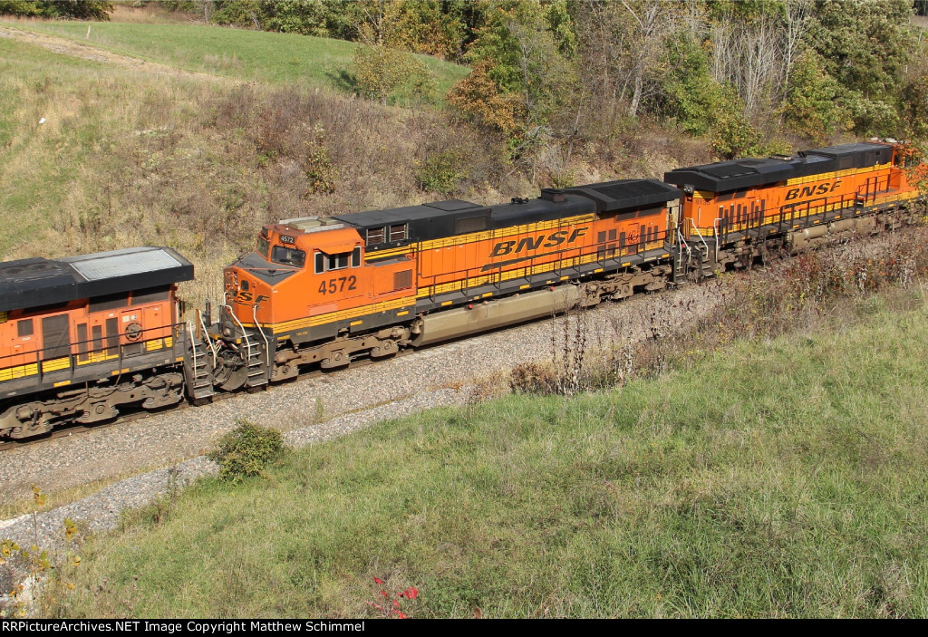 BNSF 4572